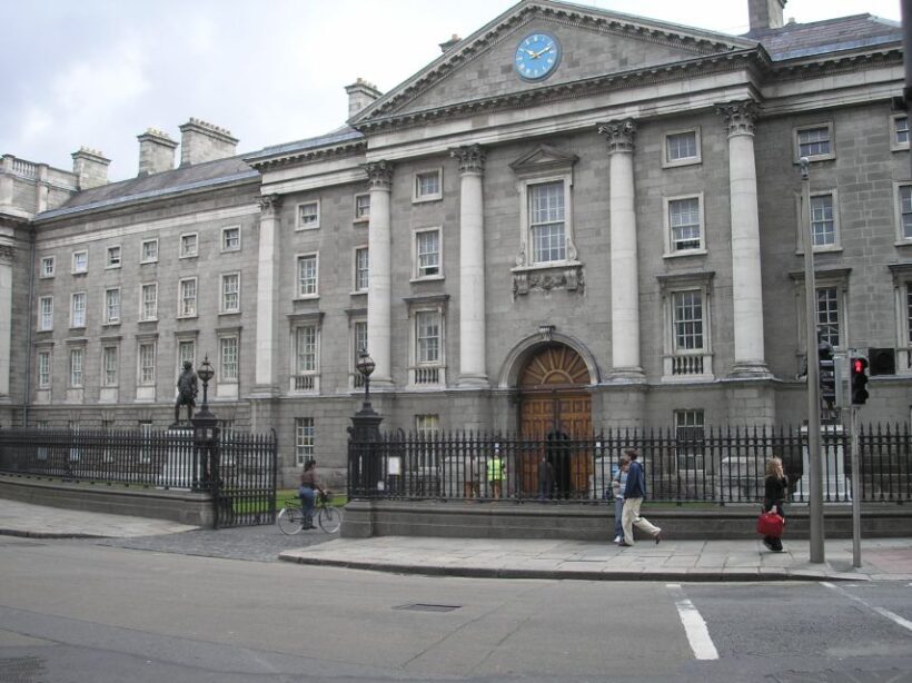 Dublin: Highlights and Hidden Corners Walking Tour - Key Points