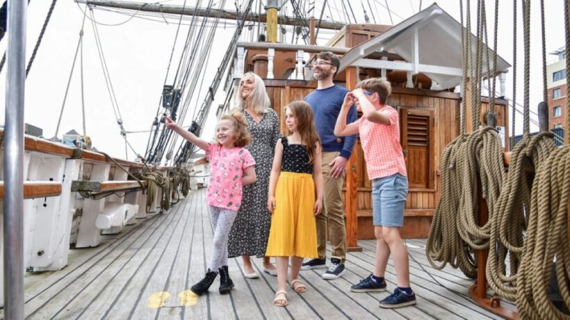 Dublin: Jeanie Johnston Tall Ship Irish Famine History Tour - The Role of the Guides