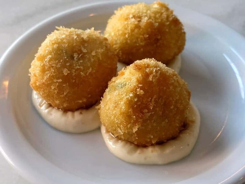 Dublin: Walking Tour for Foodies with Tastings - What Makes the Guides Stand Out?