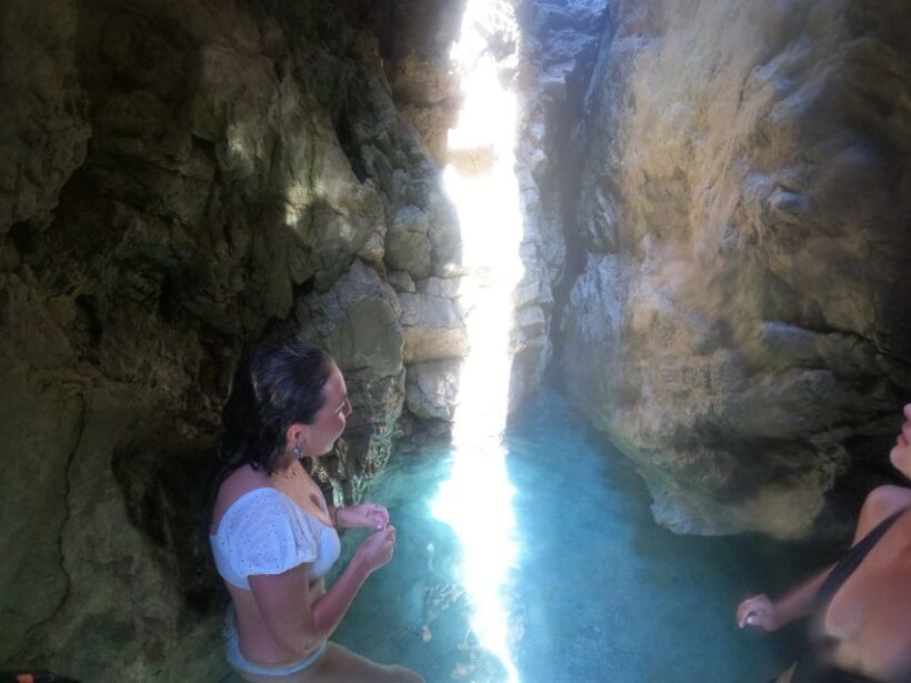 Dubrovnik: Blue & Green Caves Private Boat Tour with Drinks - Additional Tips