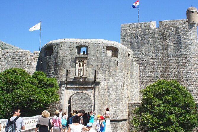 Dubrovnik Old Town & City Walls: Private Half-Day Walking Tour - Practical Details: What to Expect