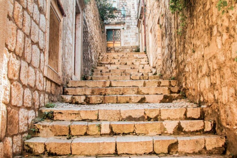 Dubrovnik: Old Town Walking Tour - Timing, Group Size, and Accessibility