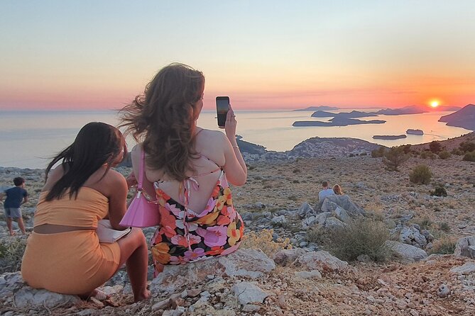 Dubrovnik Sunset Tour With Wine Tasting - Meeting Points and Accessibility