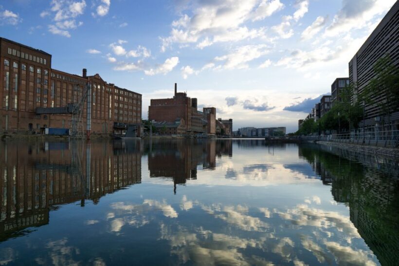 Duisburg: Guided Walking Tour through the inner harbour - FAQ