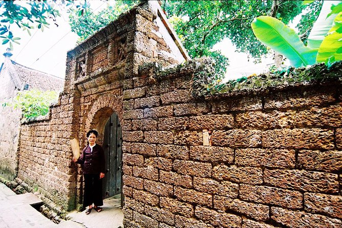 Duong Lam Ancient Village Private Tour: Ancient Vestage, Fortress - FAQ