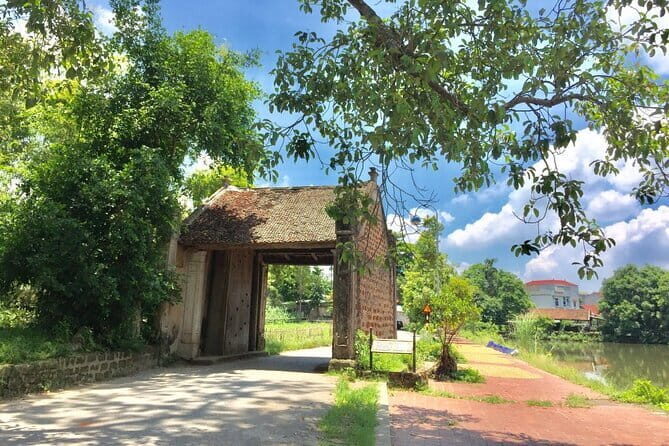 Duong Lam Ancient Village & Thay Pagoda Private Cultural Day Trip - Key Points