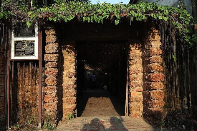 Duong Lam Ancient Village & Thay Pagoda Private Cultural Day Trip - The Itinerary in Detail