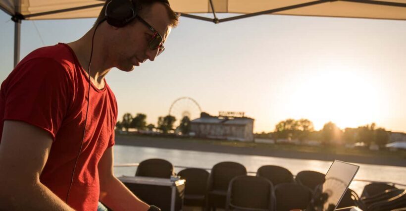 Düsseldorf: 2-Hour Evening Rhine River Cruise with Live DJ - Practical Tips for a Great Experience