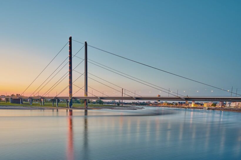 Dusseldorf: Express Walk with a Local in 60 minutes - An Honest Look at the Dusseldorf Express Walk