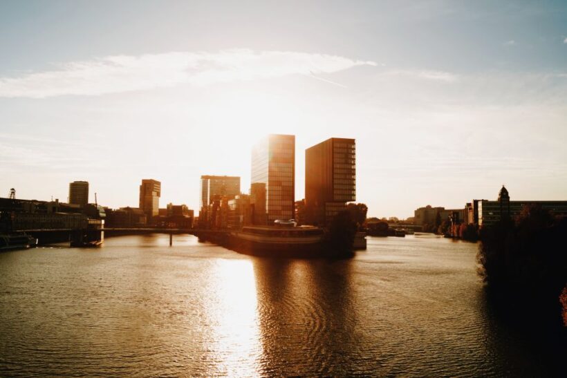 Dusseldorf: Express Walk with a Local in 60 minutes - FAQ