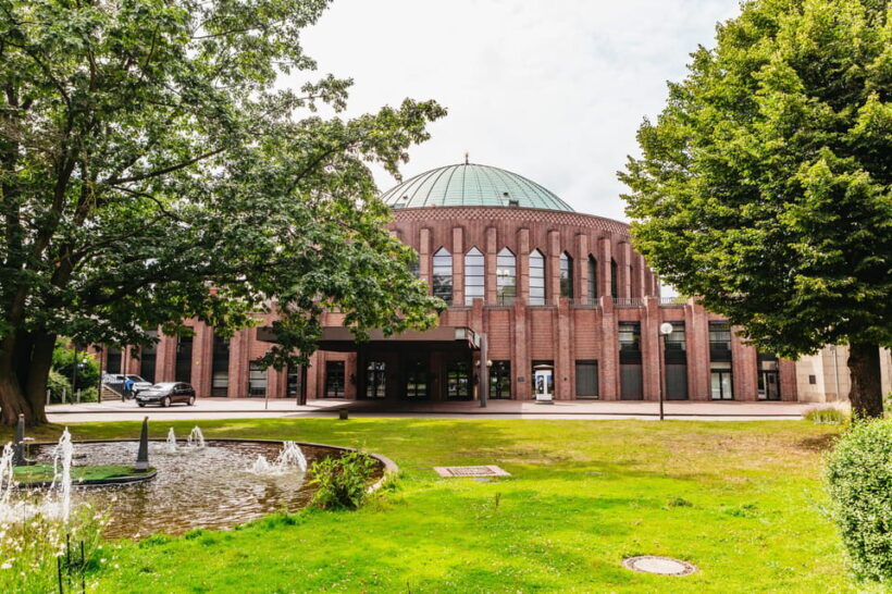 Düsseldorf: Guided City Architecture Walking Tour - An Authentic Look at the Architecture Tour