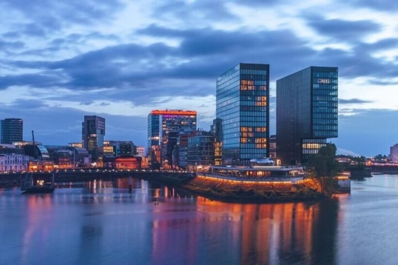 Dusseldorf : Highlights Walking tour with A Guide - FAQ