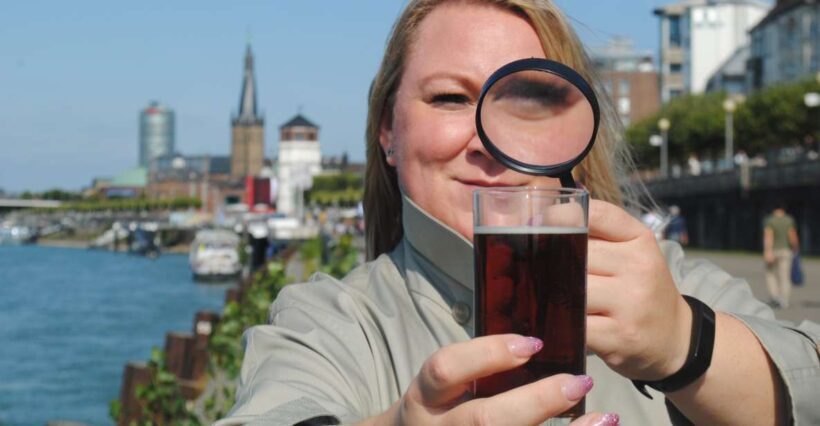 Düsseldorf: Old Town Interactive Crime Tour with actor - Key Points