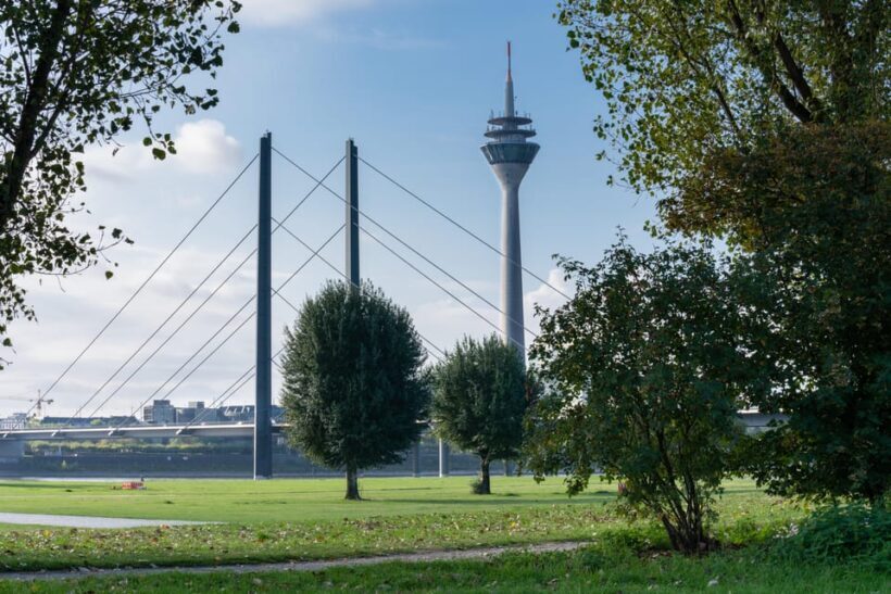 Düsseldorf: Rhine Tower Adult Entry - An In-Depth Look at the Rhine Tower Experience