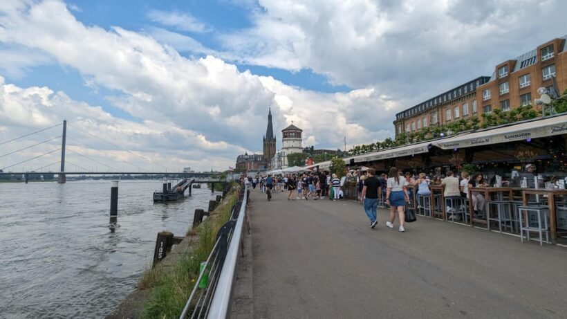 Düsseldorf: Tipping based - Old Town Walking Tour - Key Points