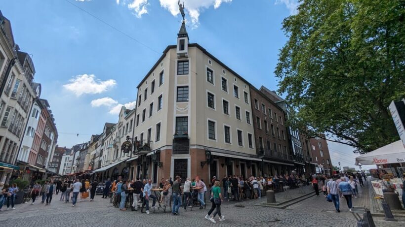 Düsseldorf: Tipping based - Old Town Walking Tour - An In-Depth Look at the Experience