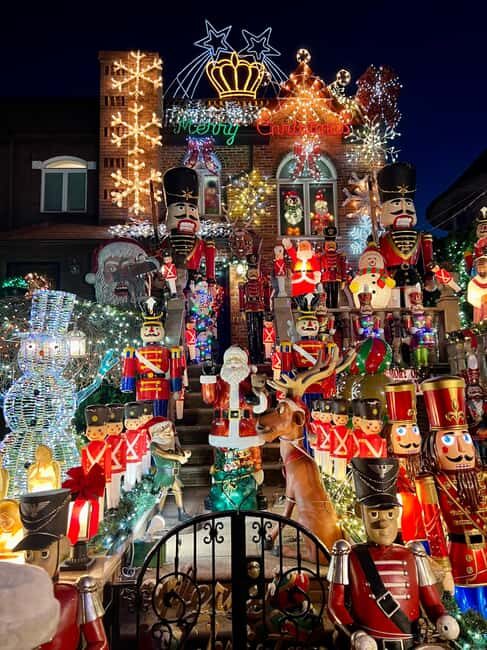 Dyker Heights Christmas Tour: Magic of Christmas in New York - Exploring New York’s Holiday Spirit