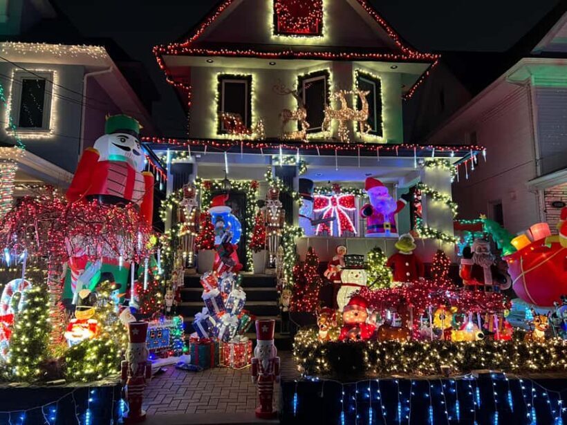 Dyker Heights Christmas Tour: Magic of Christmas in New York - The Walking Experience