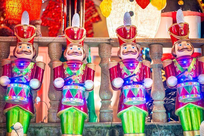 Dyker Heights Holiday Lights Tour Christmas Magic in NYC - Transportation and Group Size