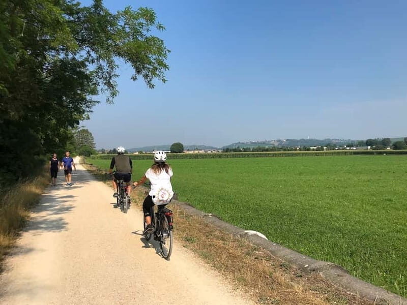E-bike adventure among villages and medieval castles - Key Points