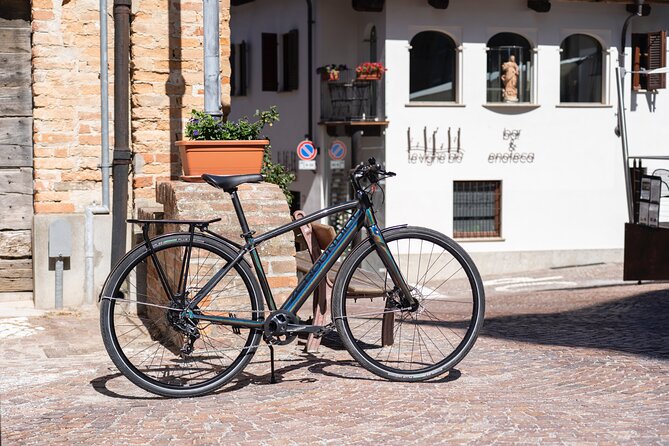 E-Bike in the Langhe: Landscapes, Wines and Cuisine. - The E-Bike Experience: Features and Benefits