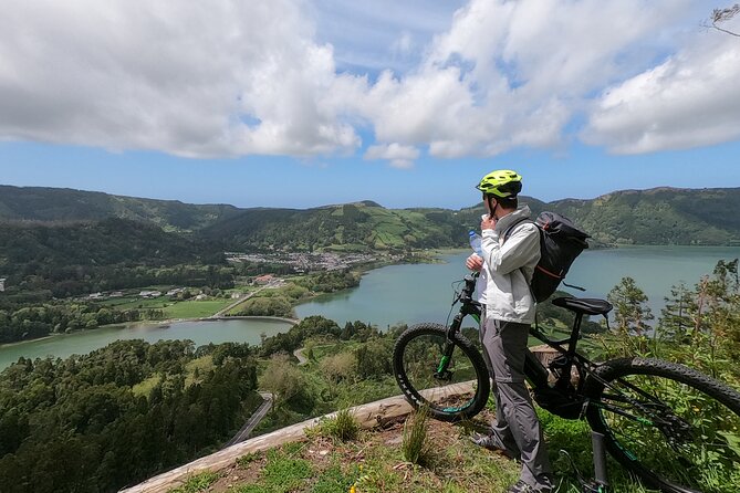E-Bike Sete Cidades- All Mountain Bike Program - Importance of Layered Clothing