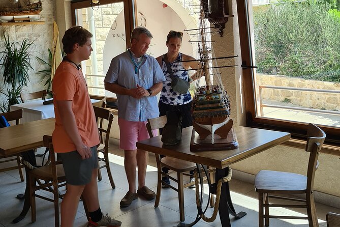 E-Bike Tour + Gourmet Snack + Wine Tasting (Small Group) - Savoring the Local Snacks and Wine Tasting