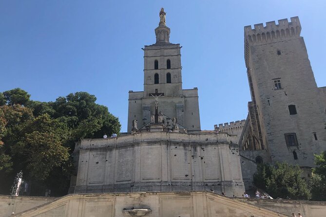 e-Scavenger hunt Avignon: Explore the city at your own pace - The Sum Up