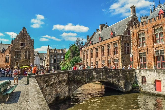 E-Scavenger Hunt Bruges: Explore the City at Your Own Pace - Discovering the Citys Landmarks