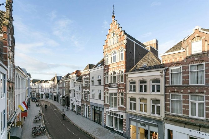 E-Scavenger Hunt Den Bosch: Explore the City at Your Own Pace - Multilingual App Support