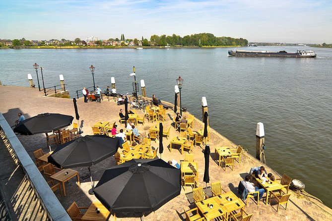 E-Scavenger Hunt Dordrecht: Explore the City at Your Own Pace - Ideal for Families and Friend Groups