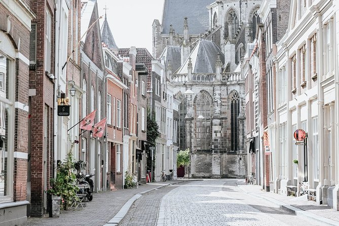 E-Scavenger Hunt Dordrecht: Explore the City at Your Own Pace - Accessible to All Travelers