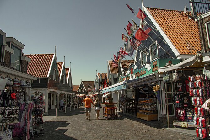 e-Scavenger hunt Volendam: Explore the city at your own pace - The Sum Up