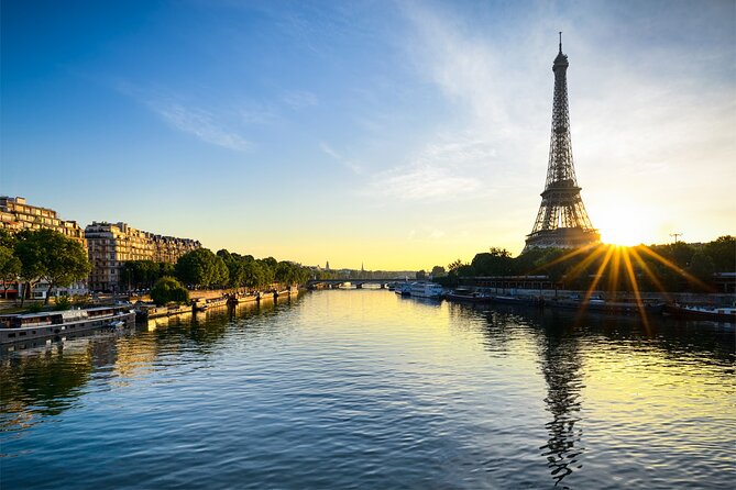 Early Evening Dinner Cruise With Drinks by Bateaux Parisiens - Onboard Amenities and Accessibility