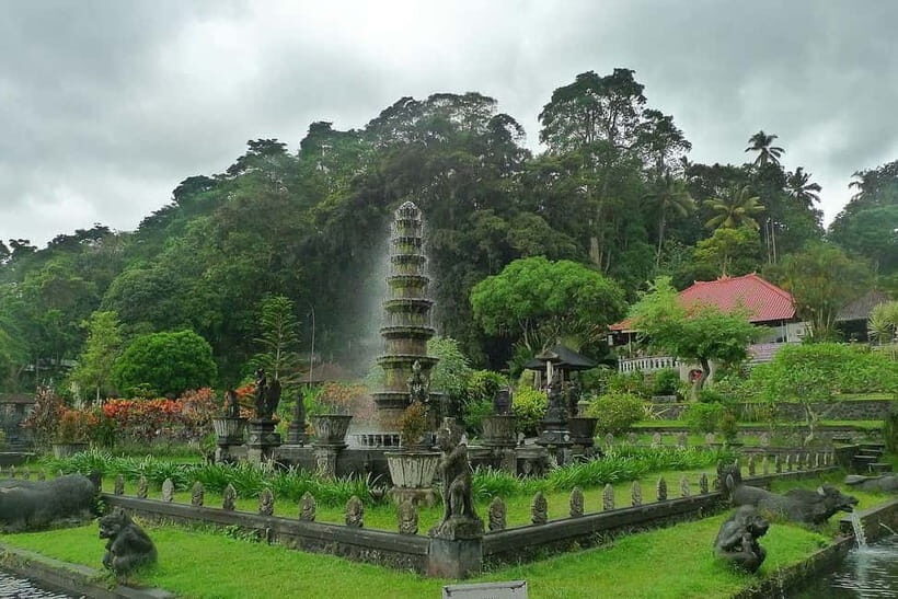 EAST BALI TOUR EXCLUSIVE GATE HEAVEN LEMPUYANG TEMPLE - Key Points