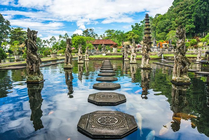 East Bali Tour: Lempuyang Temple - Gate of Heaven, Tirta Gangga, Virgin Beach - Ujung Water Palace: A Dreamy Dutch-era Structure