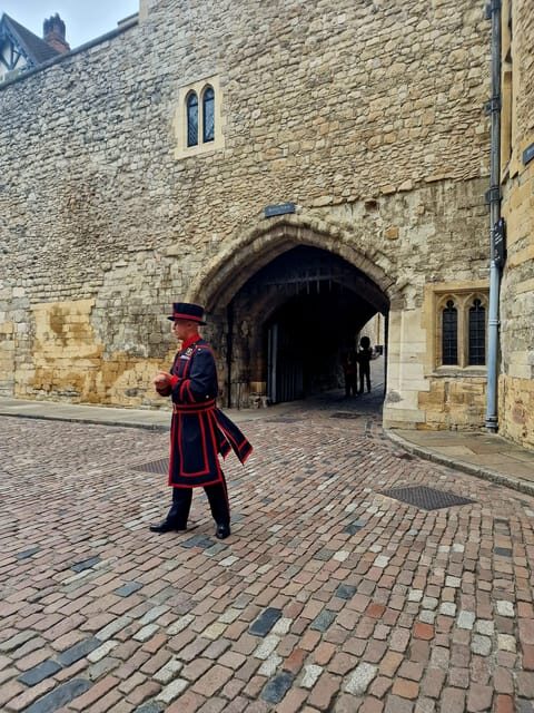 Easy Access Tower of London Royal Secrets Scandals Tour - Key Points
