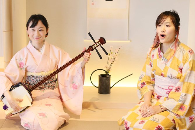 Easy for Everyone! Now You Can Play Handmade Mini Shamisen and Show off to Everyone! Musical Instruments, Sweets and Live Music - Handmade Mini Shamisen Workshop