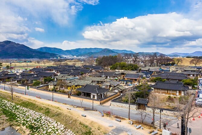 Echoes of Silla Gyeongju Historical Guided Day Tour from Busan - The Experience: What to Expect