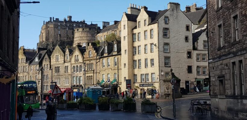 Edimbourg : Visite guidée privée en français avec Clémentine - What to Expect from the Tour
