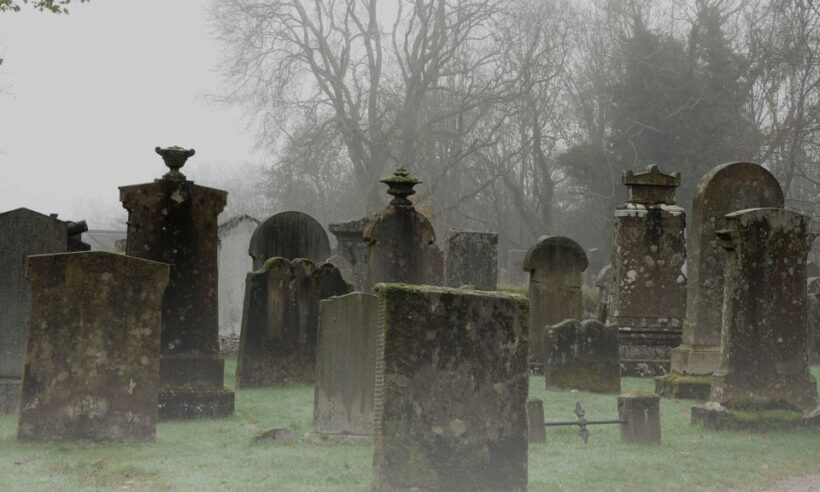 Edinburgh: 2-Hour Ghost Tour in Italian - Key Points