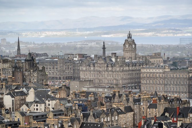 Edinburgh 3 Hour Walking Tour Italian Tour Guide - The Group Size and Practicalities