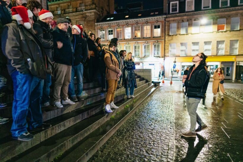 Edinburgh: 7 Bar Pub Crawl with 7 Shots & Discounts - Guides and Group Dynamics