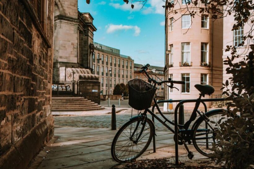 Edinburgh: Capture the most Photogenic Spots with a Local - Authenticity and Value