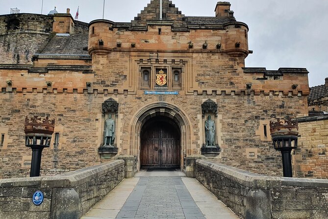 Edinburgh Castle Highlights Tour With Tickets, Map, and Guide - Traveler Reviews and Guide Highlights
