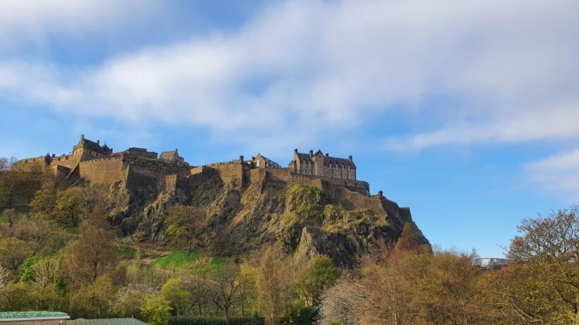 Edinburgh Castle: Highlights Tour with Tickets, Map & Guide - The Atmosphere and Experiences