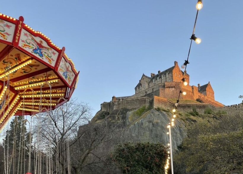 Edinburgh: Christmas Walking Tour with Gingerbread Treat - Key Points