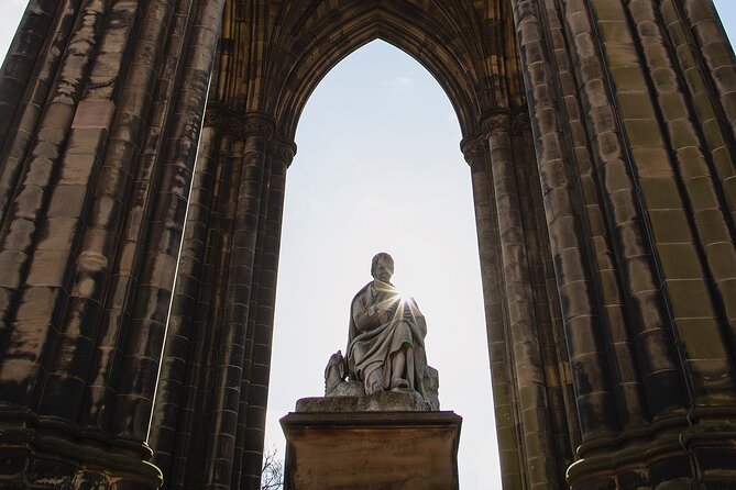 Edinburgh: Dean Village & New Town Walking Tour - Exploring the Heart of the New Town