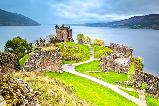 Edinburgh: Eilean Donan, Loch Ness & Glenfinnan Review - Knowledgeable and Entertaining Guides