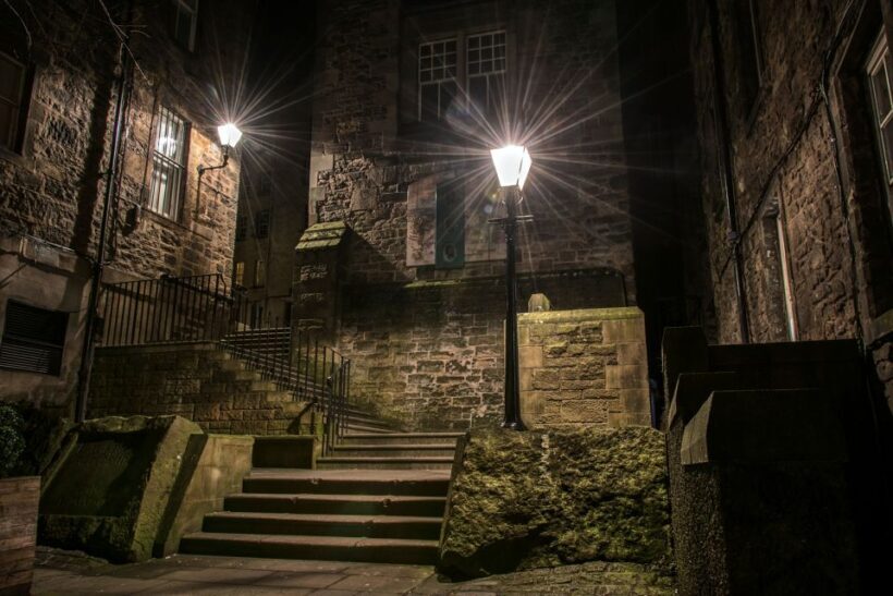 Edinburgh: Guided Ghost Walking Tour in Spanish - An In-Depth Look at What to Expect